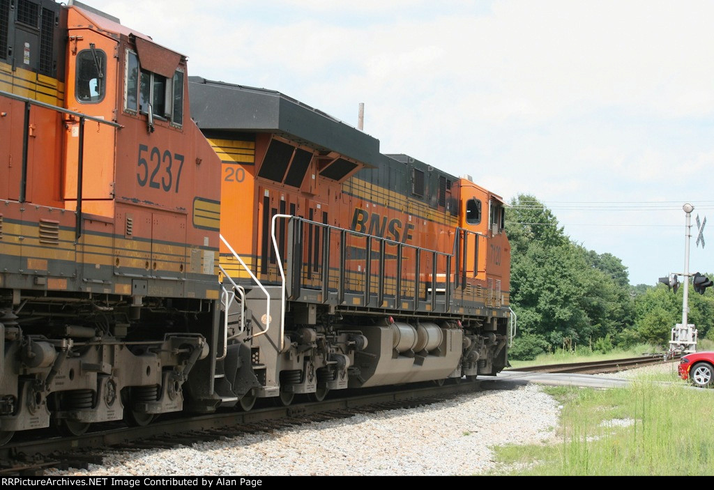 BNSF 7120 and 5237 roll out